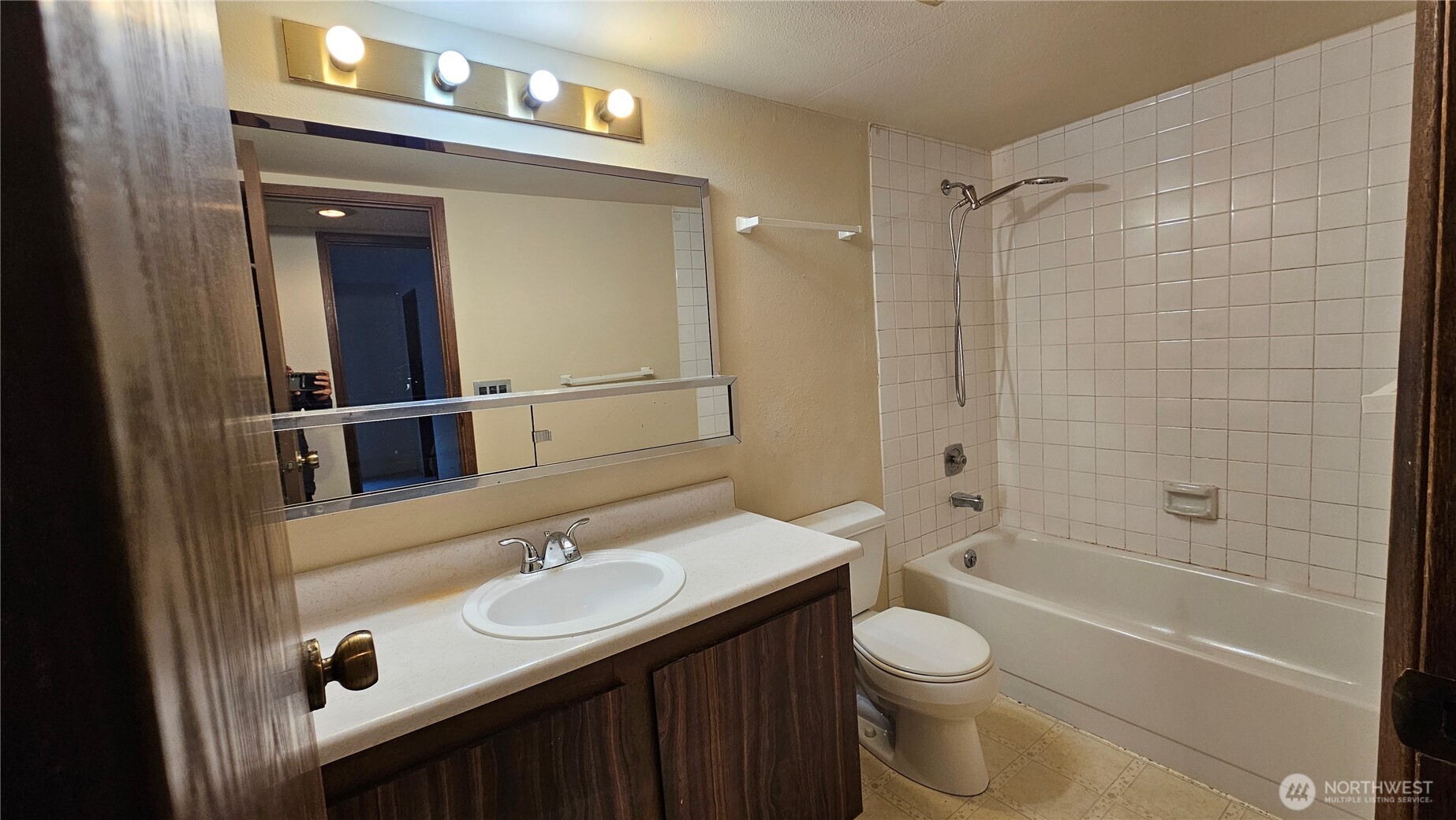 4737 W Lake Sammamish Pkwy SE… | Windermere Professional Partners